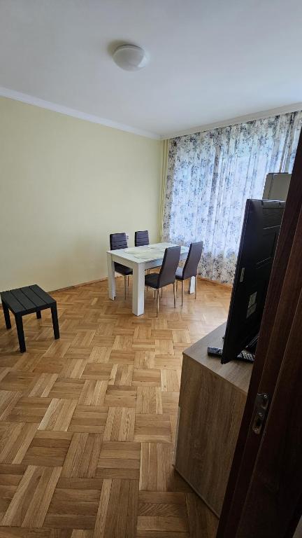 Happy, Burgas (precios actualizados 2025)