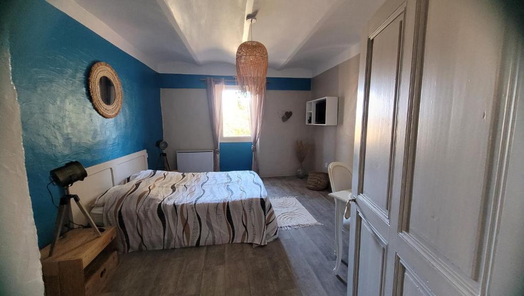 Les Yumboes, Rousson (updated prices 2025)