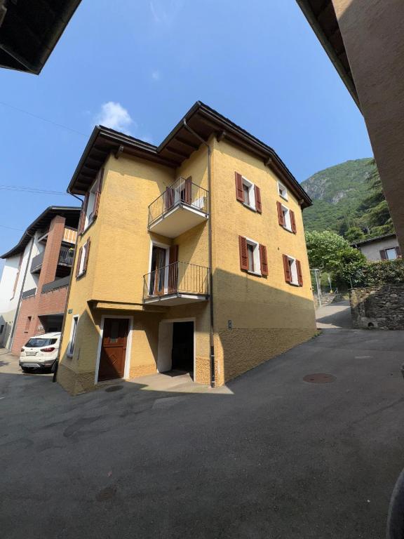 Casa Amarilla Mexicana - A rare gem in the hamlet of Pazzallo, Paradiso ...