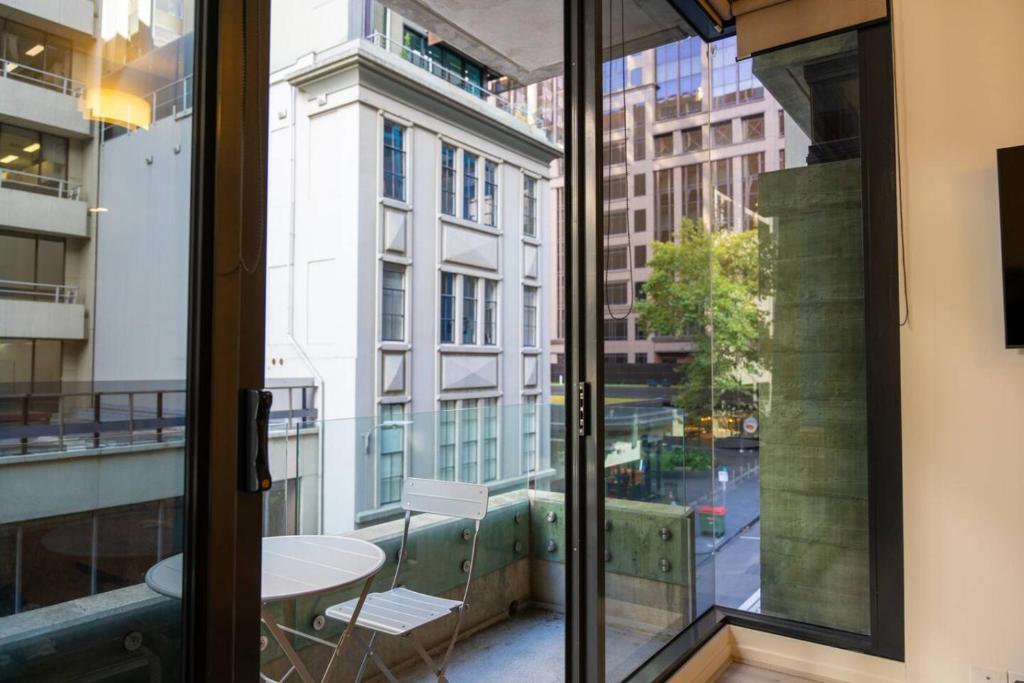 Private Apartment The Laneway Central CBD Hideaway on Little Collins ...