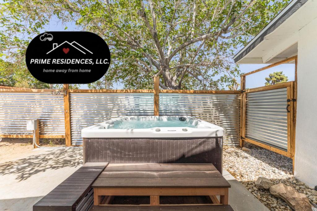 Desert Oasis-Private Hot Tub & Fire Pit-King Suite -5 Min JTNP!, Joshua ...