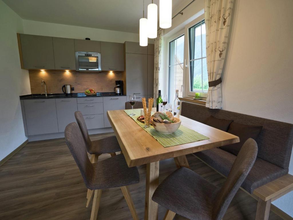 Holiday flat near four ski lifts in Mayrhofen, cleaning included ...