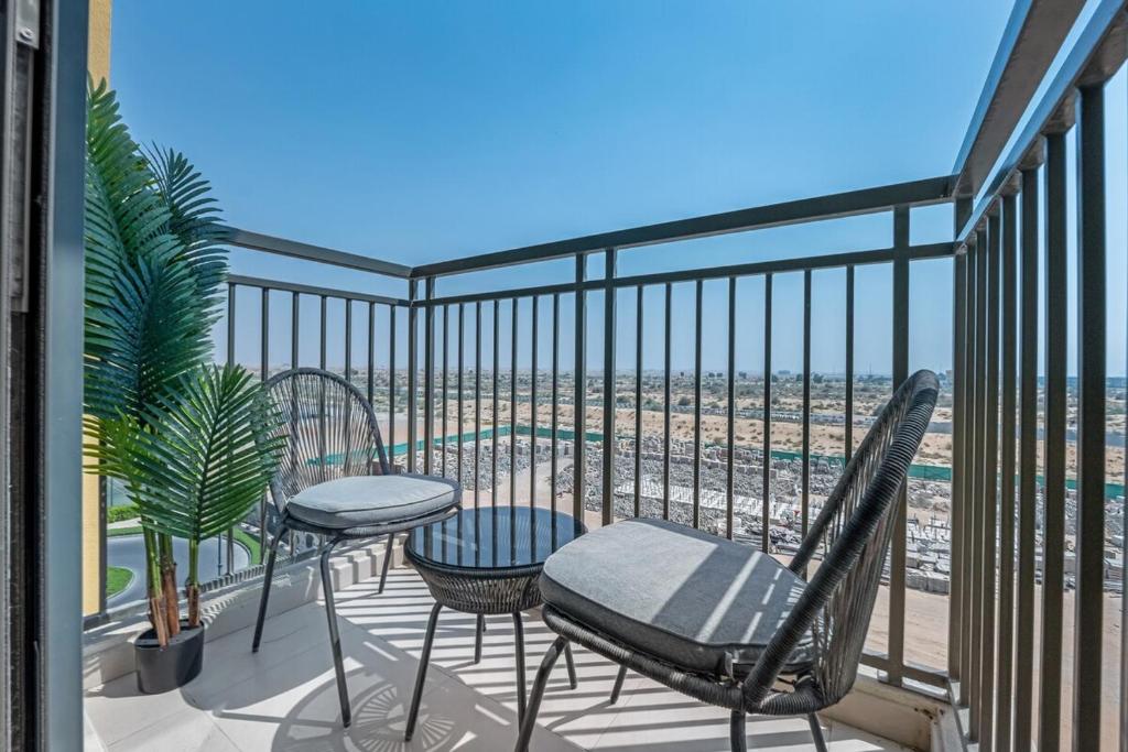 Waves - Stylish Blue Haven near Town Square Park, Dubai (aktualisierte ...