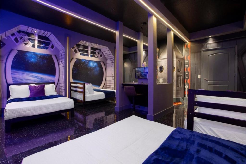 Last Minute Disney Getaway! Private Pool, Hot Tub & Games Room. Book ...