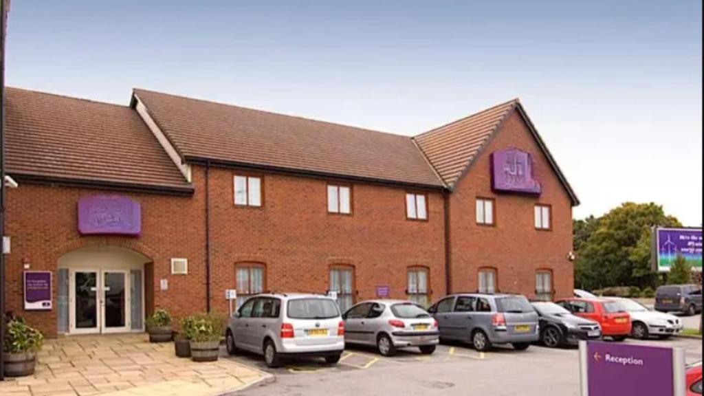 Modern Ensuite in Trafford Boulevard, Urmston, Greater Manchester ...