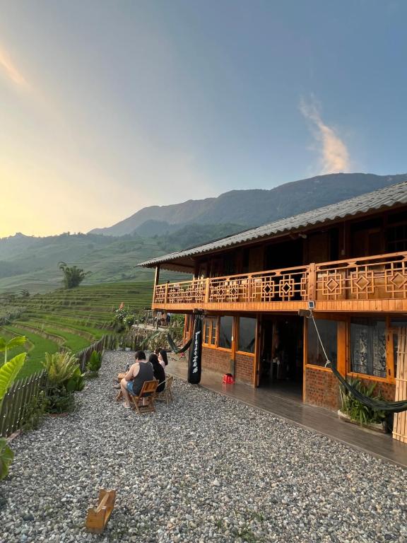 Traditional Hmong House Among Rice Fields, Lào Cai (tarifs actualisés ...