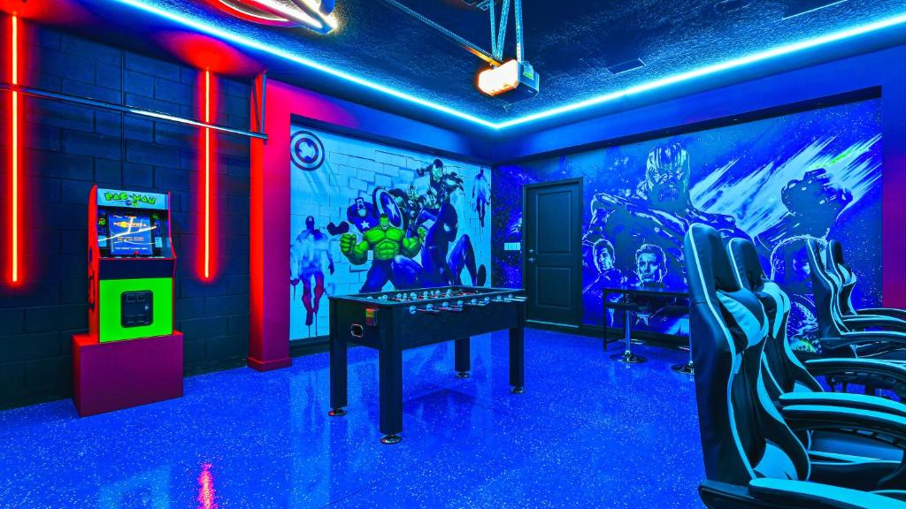 Last Minute Disney Getaway! Private Pool, Hot Tub & Games Room. Book ...