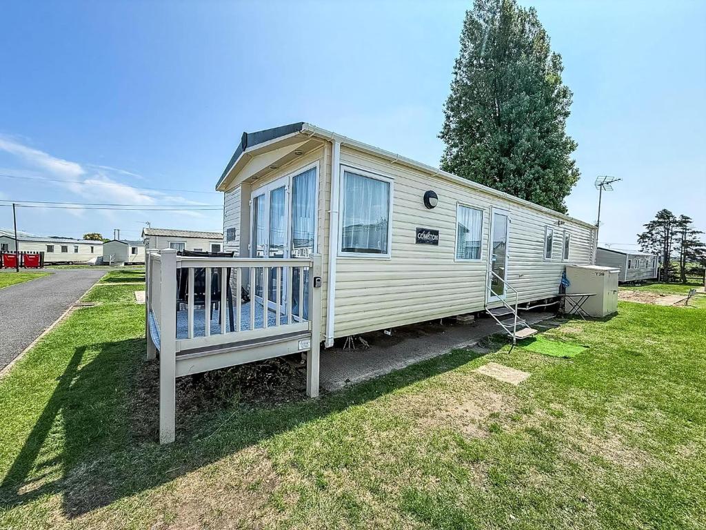 Lovely Caravan With Decking At Heacham Beach In Norfolk Ref 21028T ...