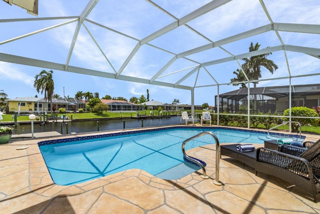 Charming Retreat with Paddleboards for Adventure - Much Ado About ...