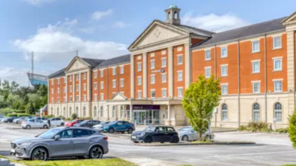 Modern Ensuite in Old Park Lane, Trafford Quays, Trafford Centre ...