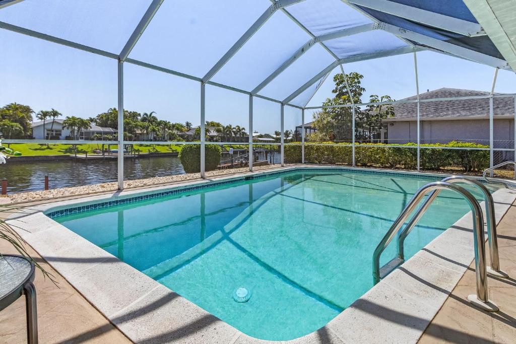 Heated Pool, Private Dock & Beach Essentials - Villa Seashell - Roelens ...