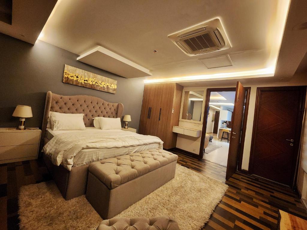 Luxury Apartments Gold Crest Mall & Penta Square DHA Phase 4, Lahore ...