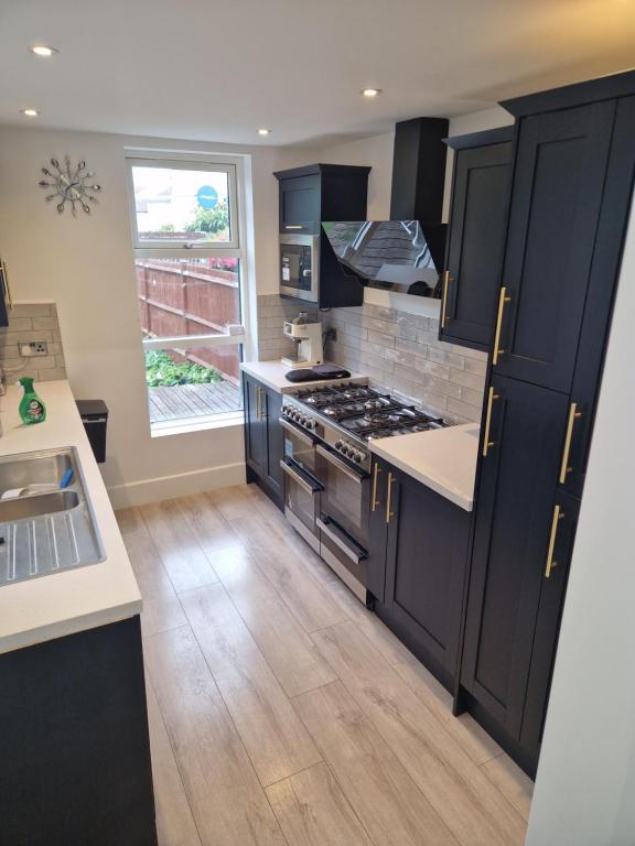 Modern 5 bedroom house with parking, London, Thornton Heath (preços ...