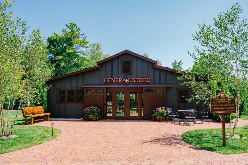 The Inn at Stonecliffe, Mackinac Island (updated prices 2025)