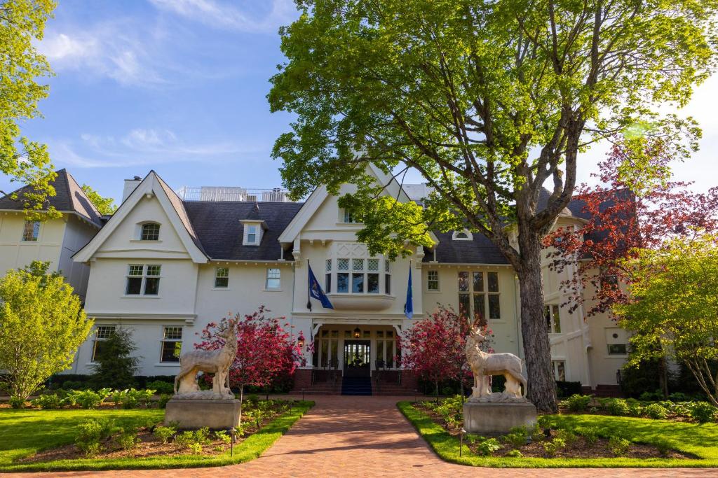 The Inn at Stonecliffe, Mackinac Island (updated prices 2025)