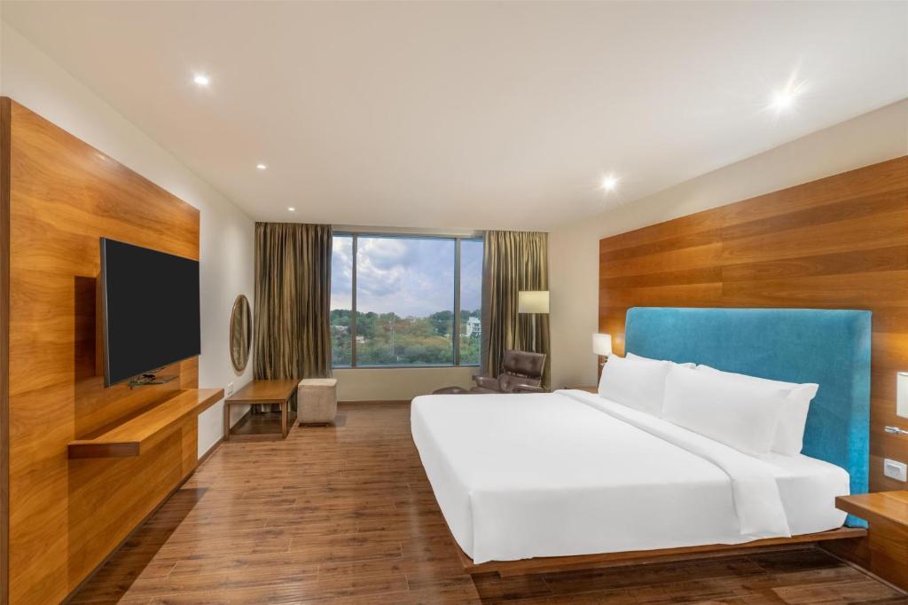 Radisson Blu Plaza Hotel Hyderabad Banjara Hills, Hyderabad (updated ...