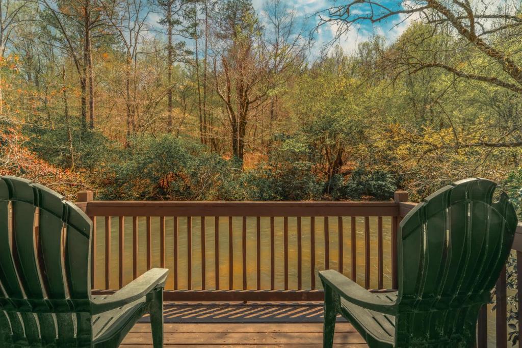 Gingerbread House on Cartecay River, Ellijay (updated prices 2025)