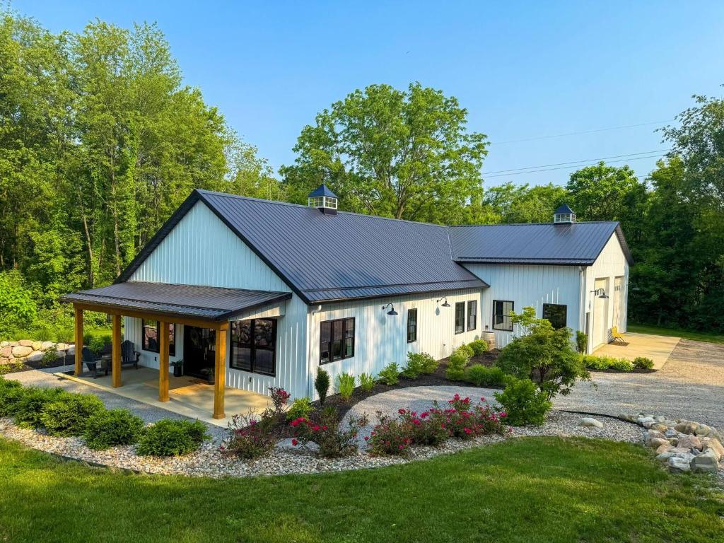 Luxury Barndo with Hot Tub, Indoor Sports Court, Private Acreage, and ...