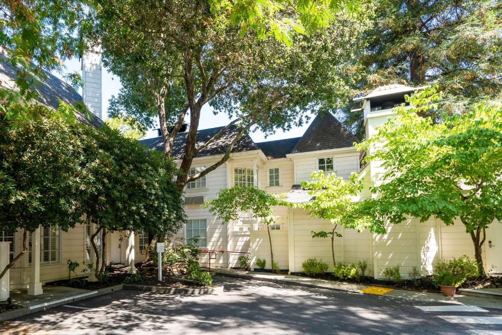 The Bergson, BW Signature Collection, Calistoga (updated prices 2025)