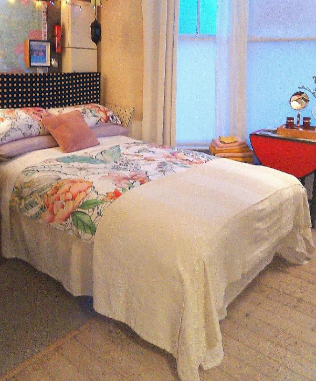 LUXURY LONDON BED AND BATH Holiday Accommodation near Finsbury and ...