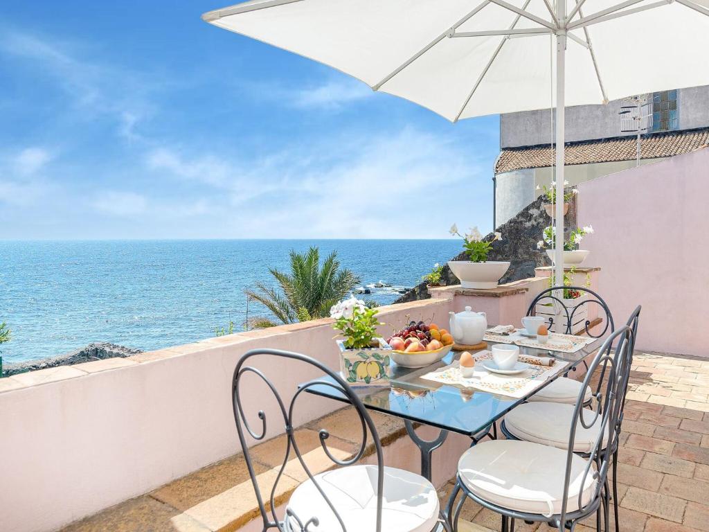 Holiday Home in Santa Tecla near Etna Beach, cleaning included, Santa ...