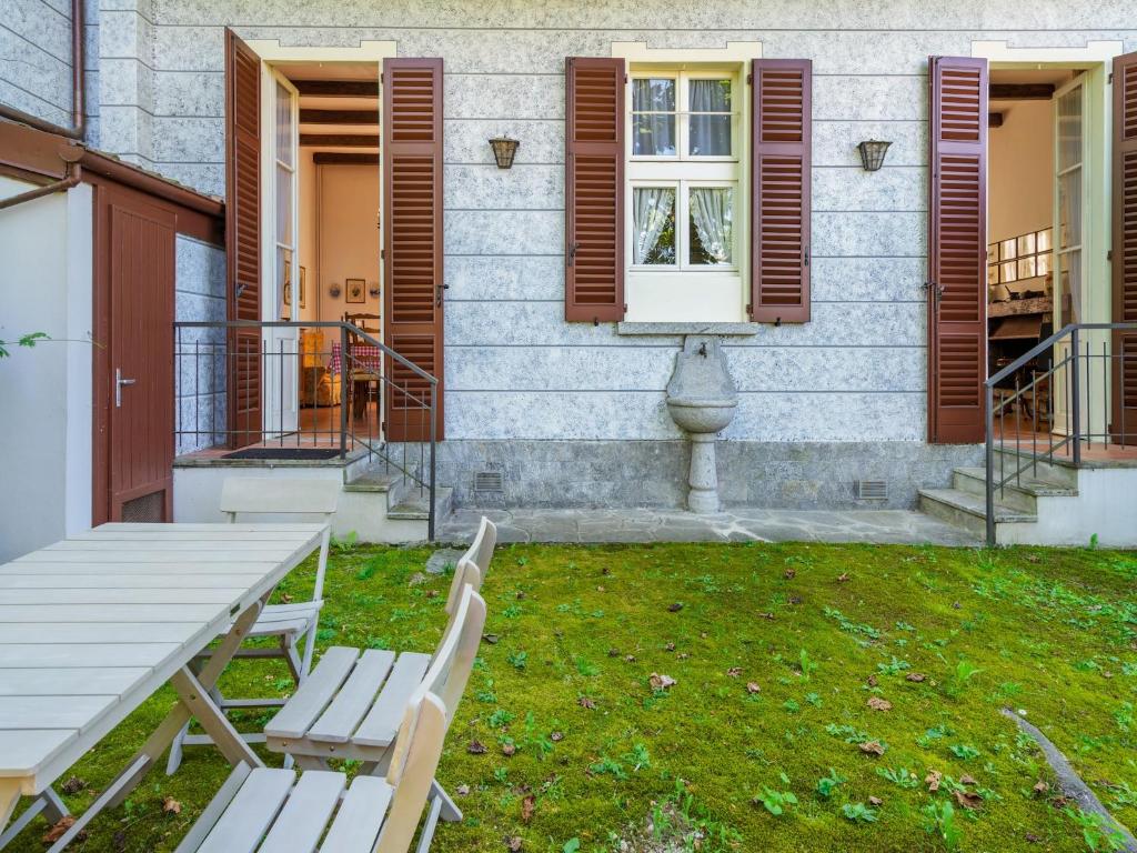 Holiday Home in Meina with Lake Views, cleaning included, Meina ...