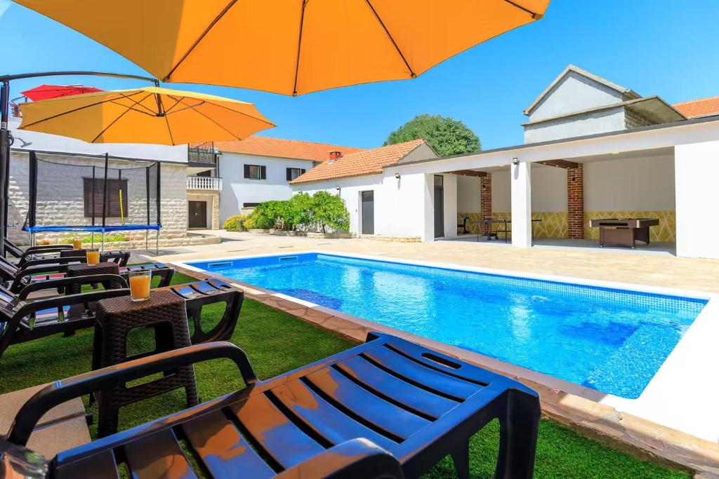 Two Villas with Pool and Jacuzzi, Villa Marin, Pridraga, Pridraga ...
