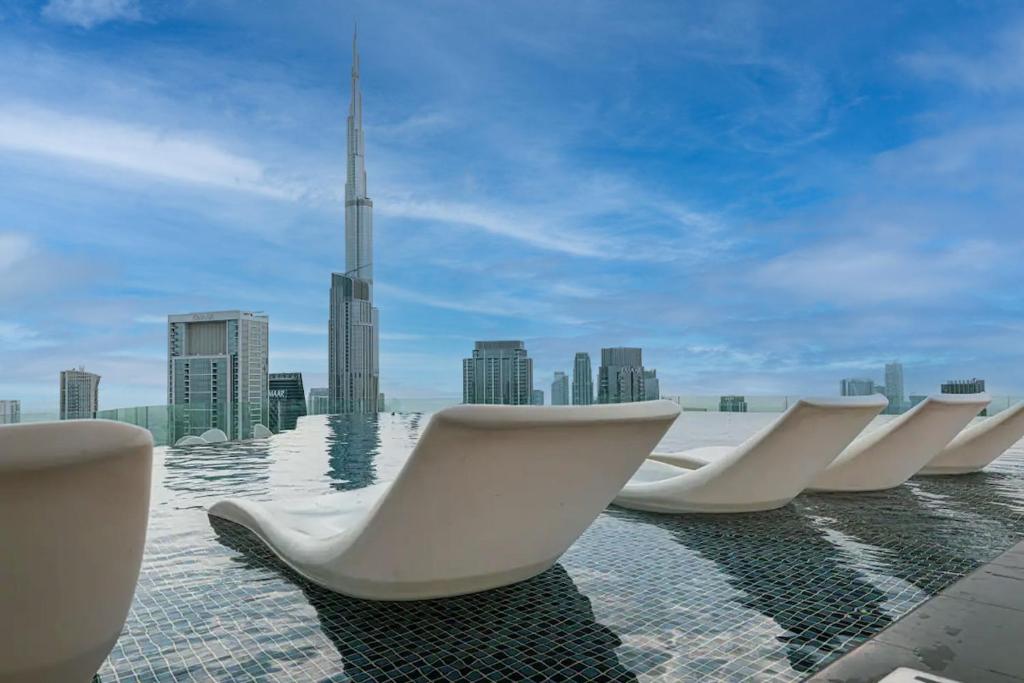 Highest Infinity Pool with Burj Khalifa View in Dubai, Dubái (precios ...
