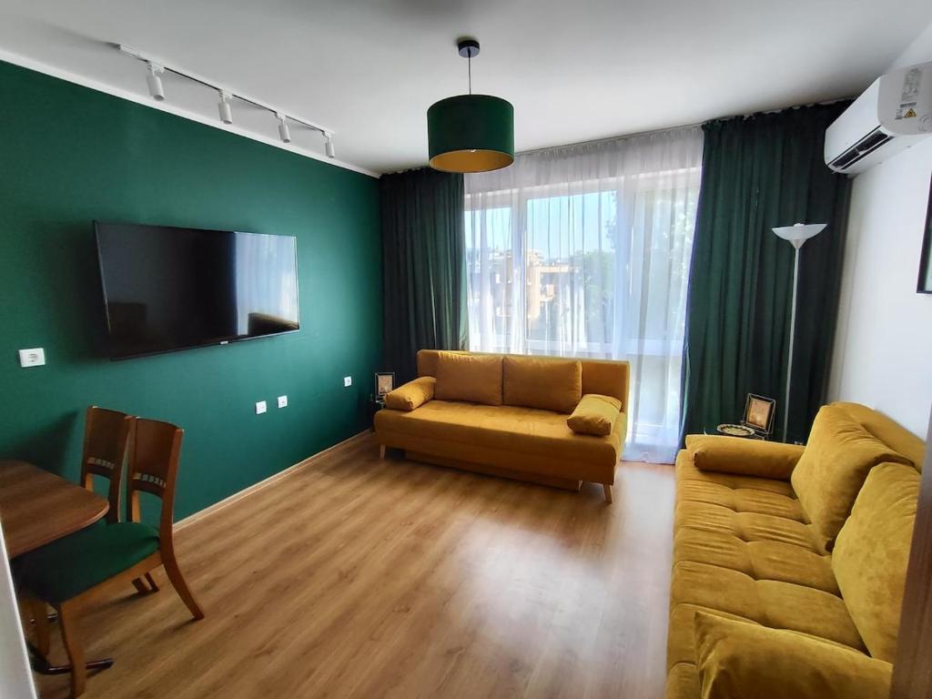 Flores Park white red rose, Konush (aktualizované ceny na rok 2025)