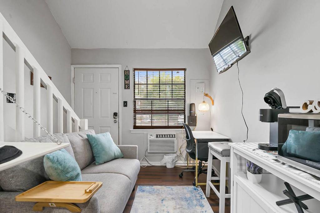 Cozy Downtown Raleigh Loft NCSU, Raleigh (updated prices 2025)