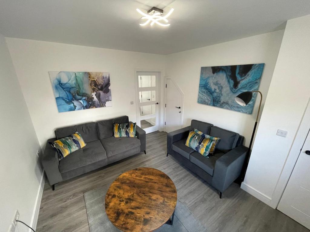 Brand New High Spec House with Parking & Wi-Fi By Home Away From Home ...