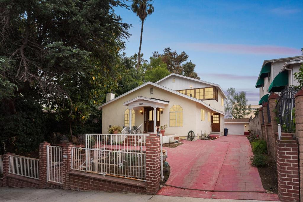 Russell House Near Hollywood & Griffith Park home, Los Angeles ...