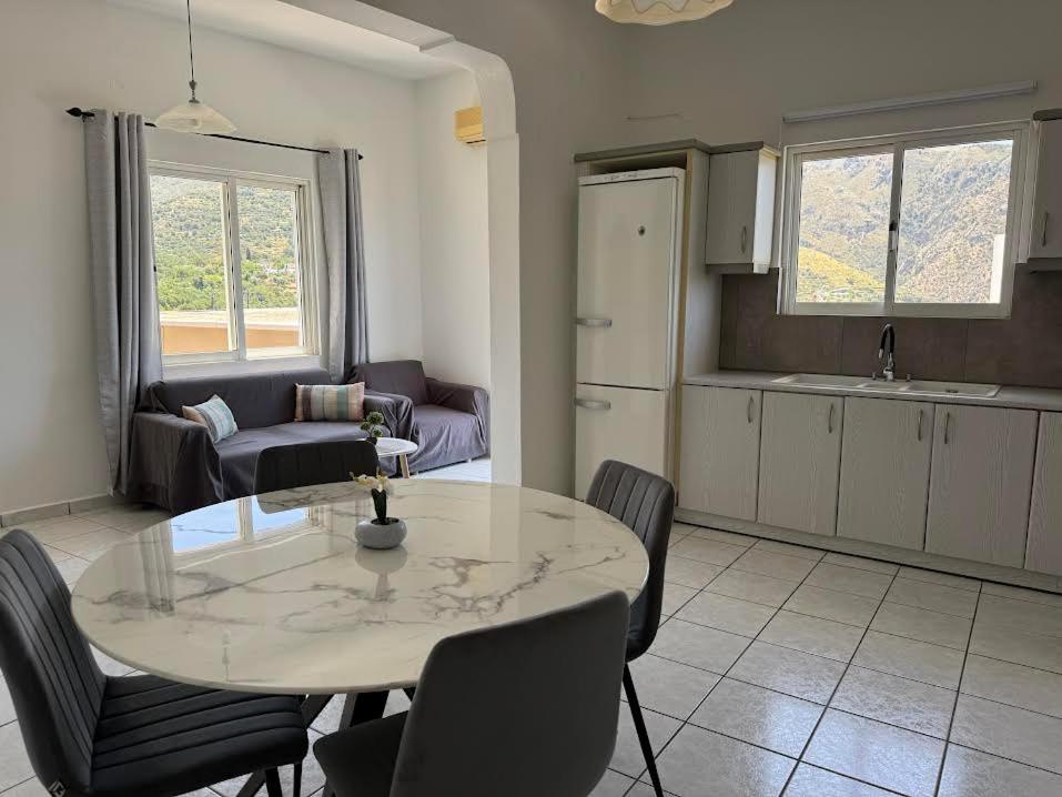 Pipina, Tourlotí (precios actualizados 2025)