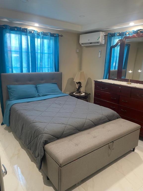 Relaxed Living with Local Breakfast Close to the Stadium, Kingston ...