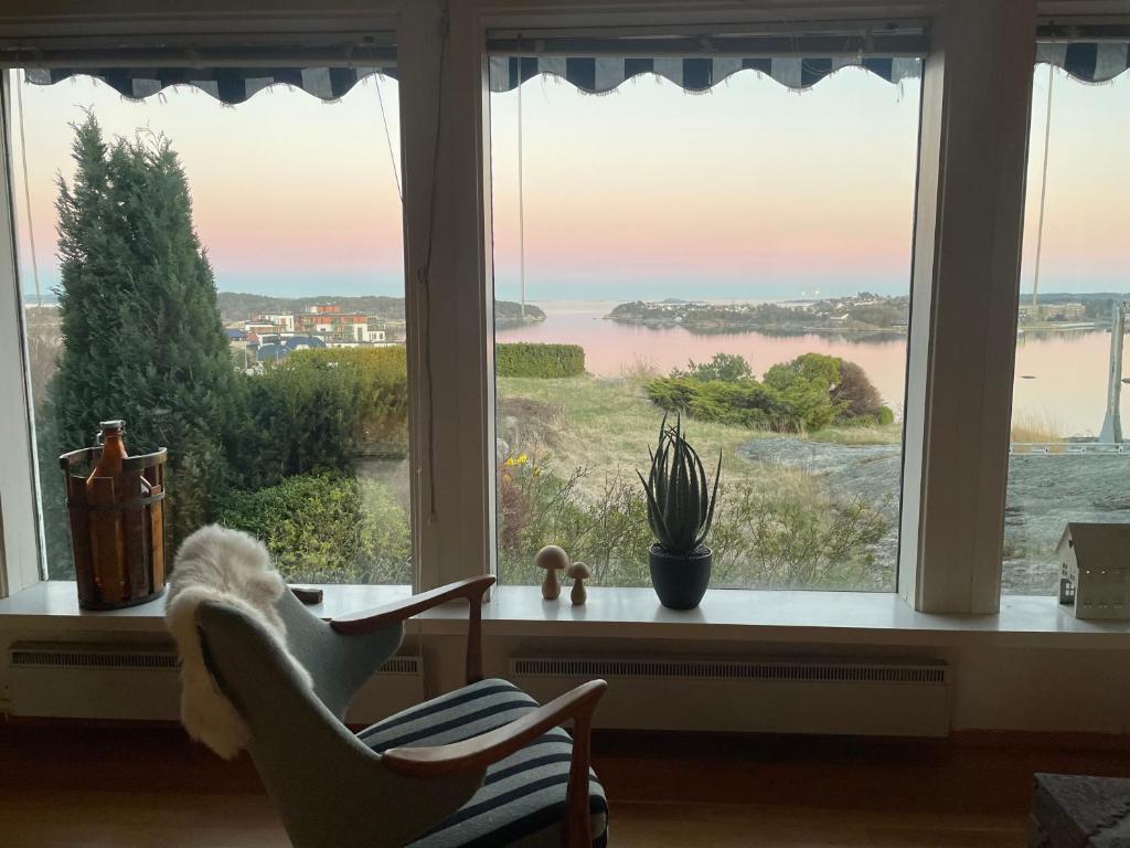 Sjøutsikt og 60-talls sjarm!, Кристиансанн (актуальные цены 2025 года)