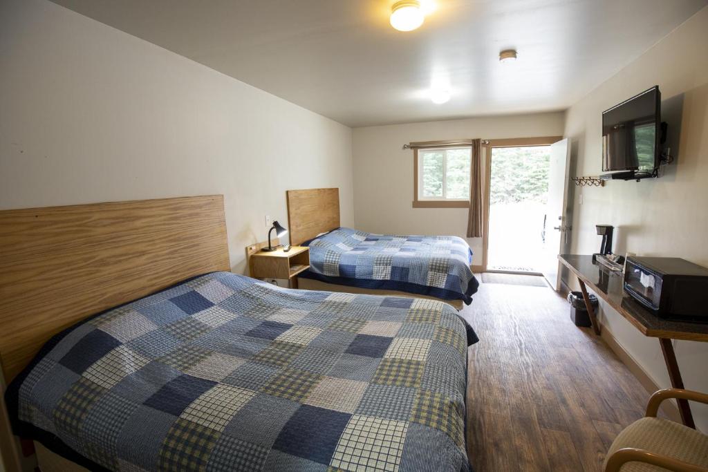 Tatogga Lake Resort, Iskut (updated prices 2026)