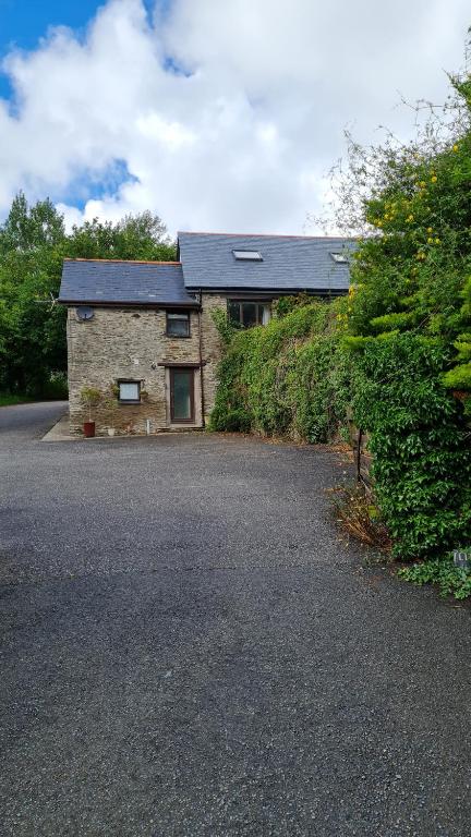 Charming private wing of a barn conversion, Goodleigh (updated prices 2025)