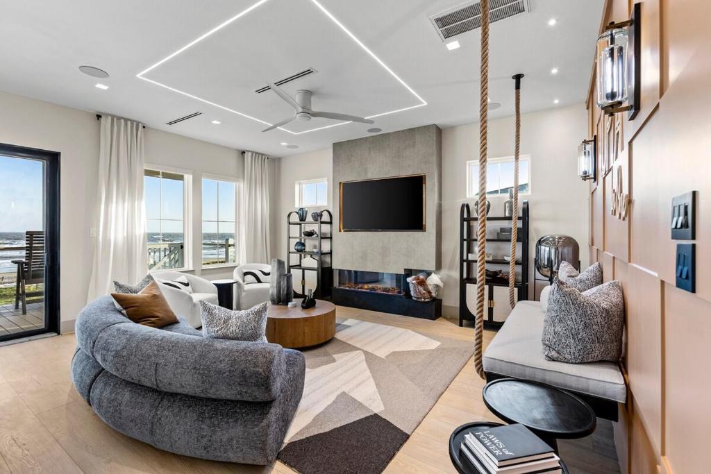 Beachfront Paradise Sleeps 20 with Heated Pool, Bolivar Peninsula ...