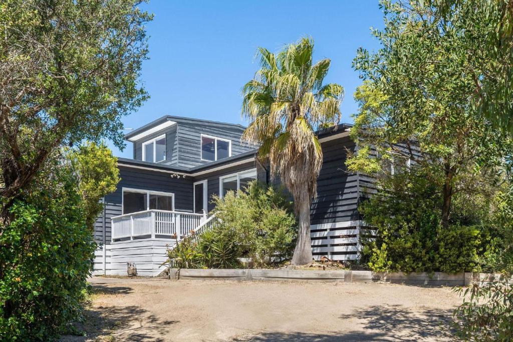 Sun soaked & serene 500m to the surf, Rye (updated prices 2026)