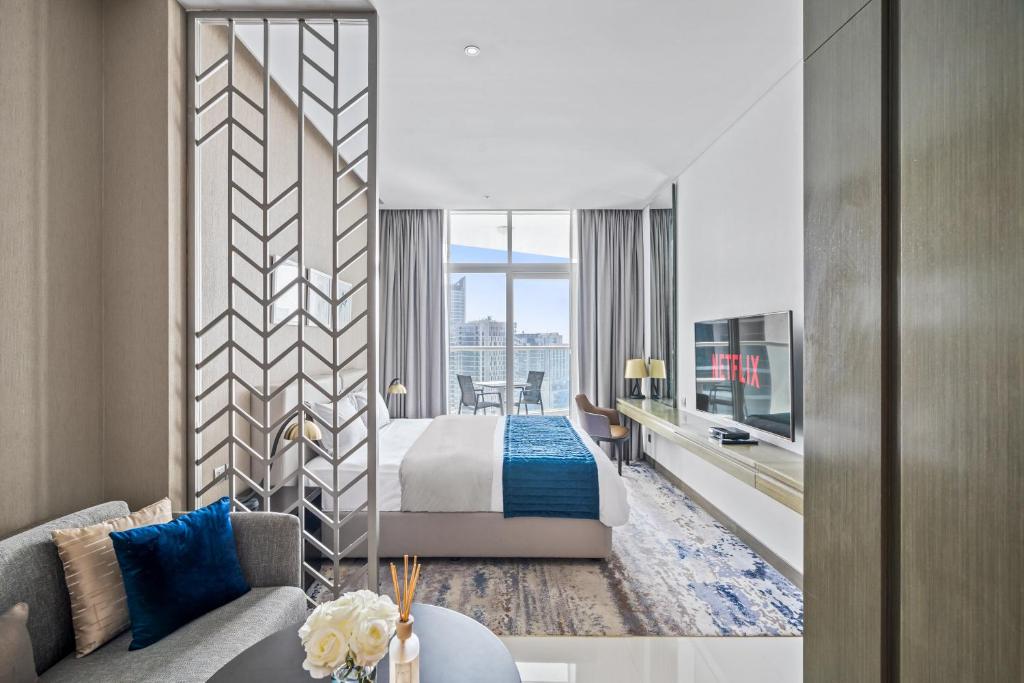 Stylish Business Bay Apartment With Canal View, Dubaj (aktualne ceny na ...