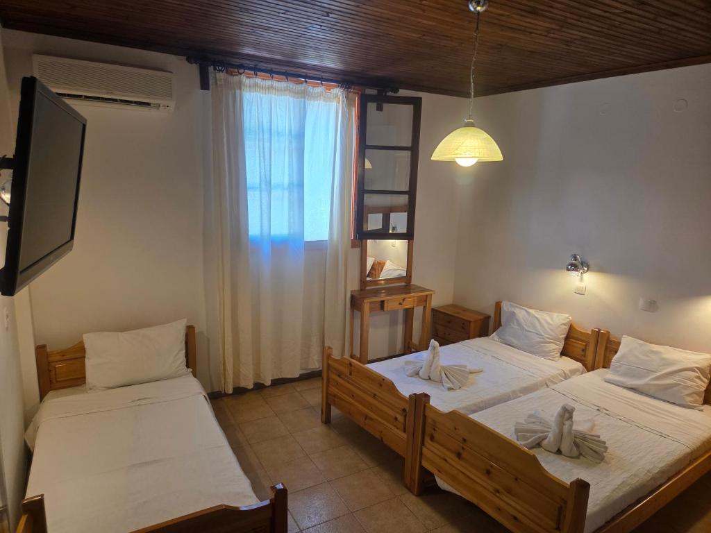 Zeus room 3 beds, Panagia (updated prices 2025)