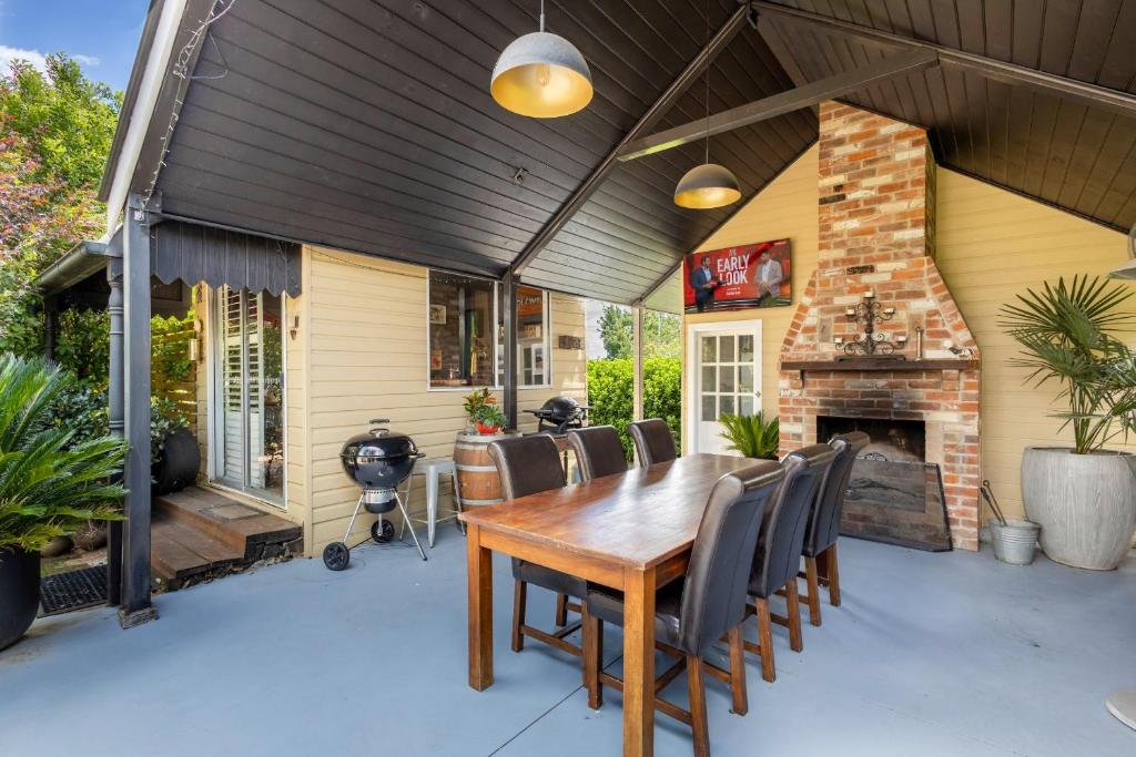 Historical home is a cosy stay located in central Bathurst, Bathurst ...