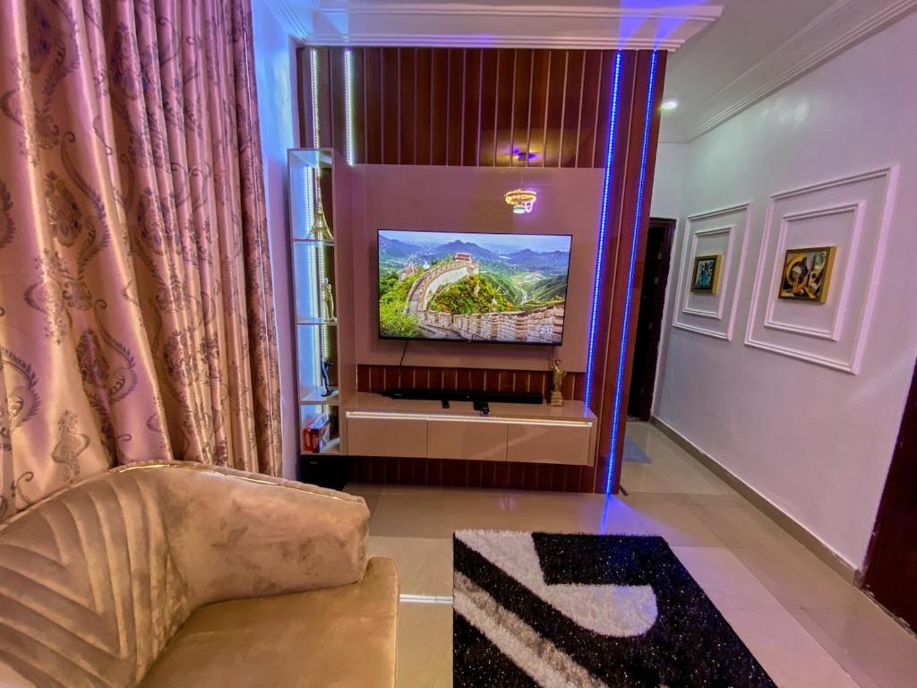 classy 1 BR APT WiFi power supply non stop, Oduwole (updated prices 2025)