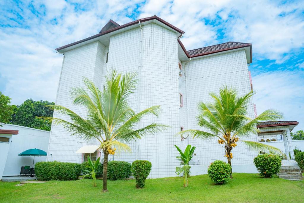J Bona, Tropical Elegance, Douala (updated prices 2025)