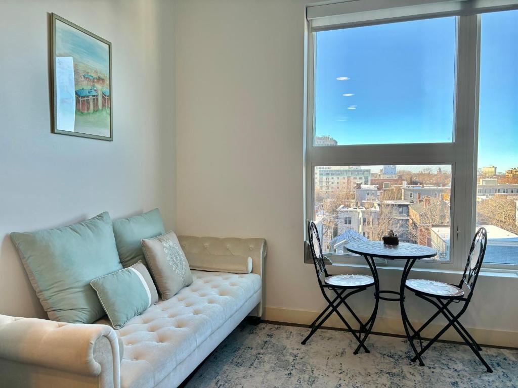 Charming 1B1B studio near Harvard and MIT with beautiful views ...