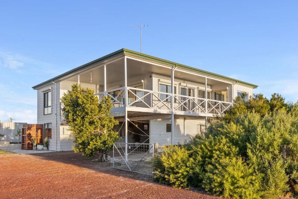 Peppy View Beach House, Ocean Views and Family Fun, Capel (updated ...