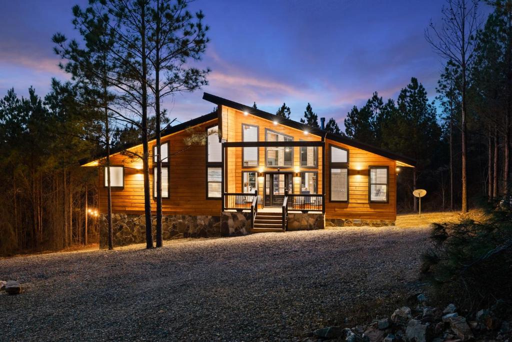 Hidden Cabin Among Pines with Hot Tub & Fire Pit, Broken Bow (updated ...