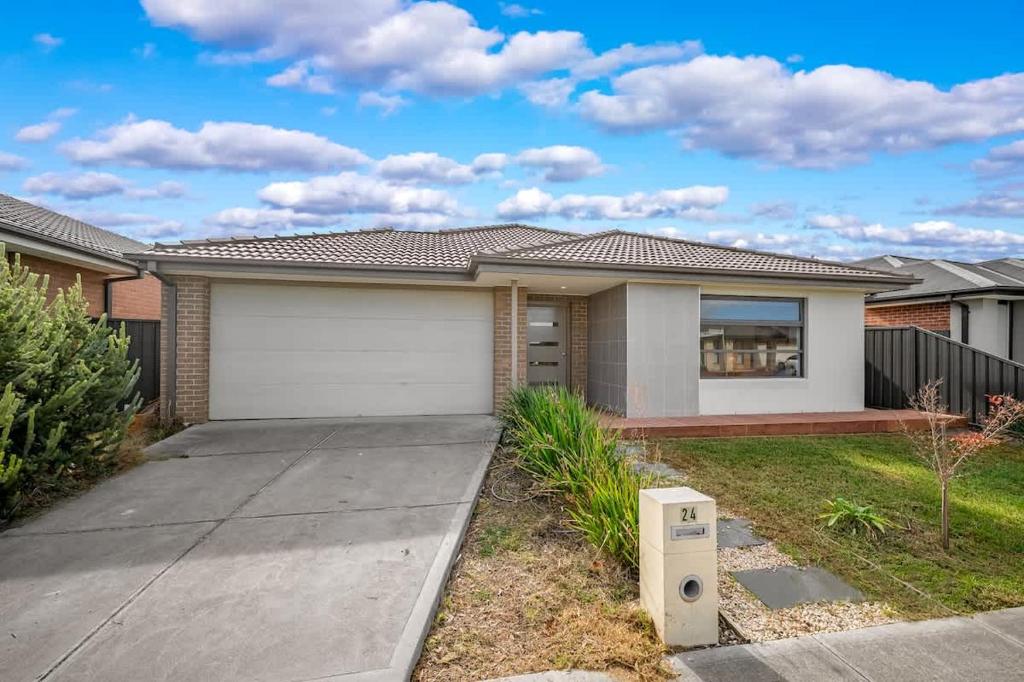 Cornerstone Estate - Werribee Family Home Beauty, Werribee (updated ...
