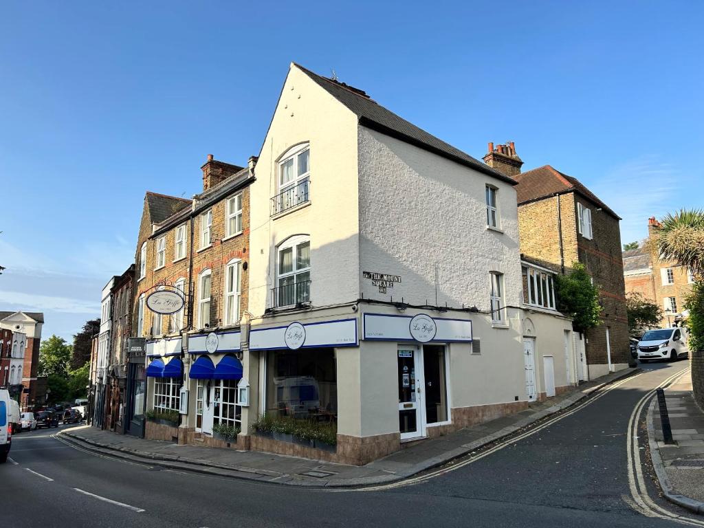 La Gaffe - Bed and Breakfast, London (updated prices 2025)