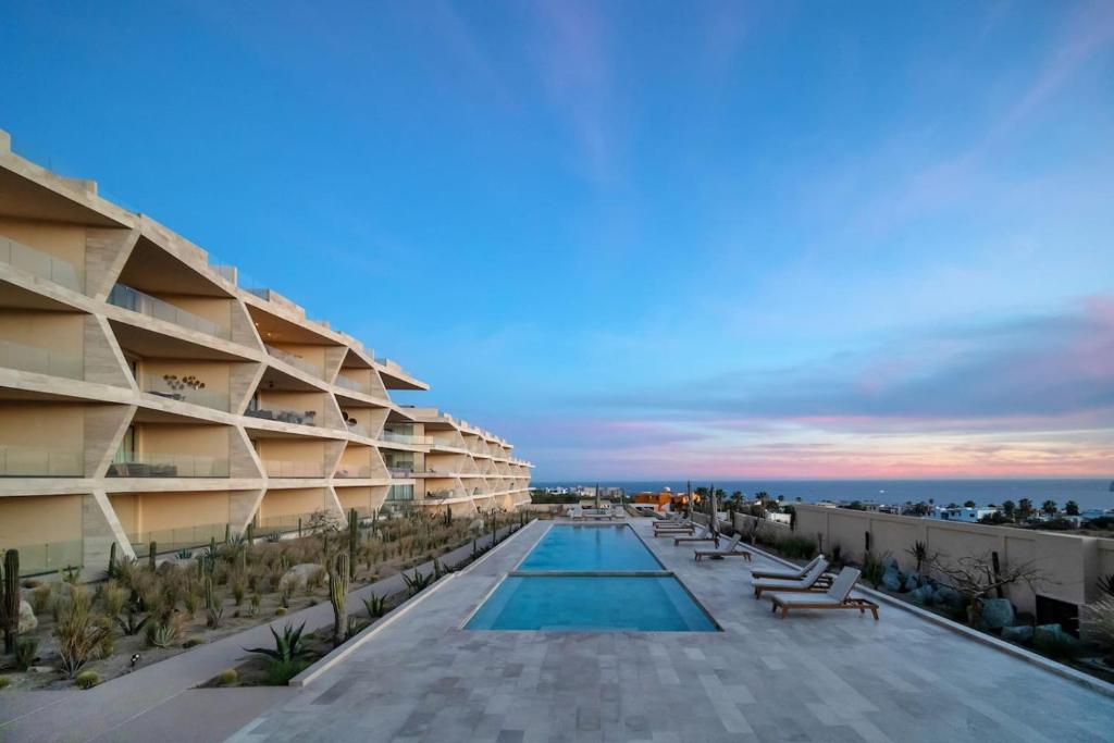 Arch views 2 pools 2 Jacuzzis Gym 3 King Beds, Cabo San Lucas ...